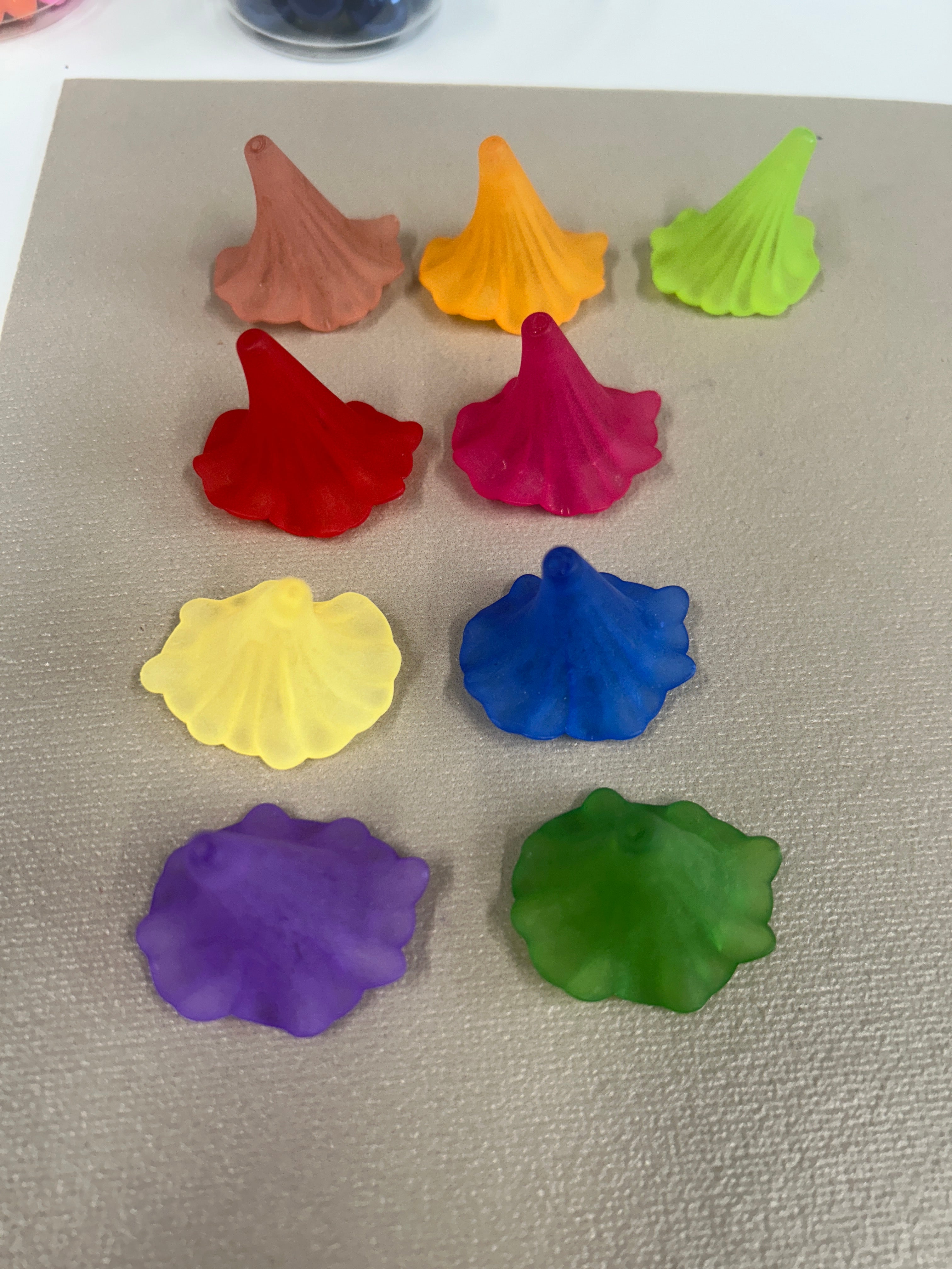 Lily Loose Resin Flower (29621) – Sun Beads Caguas