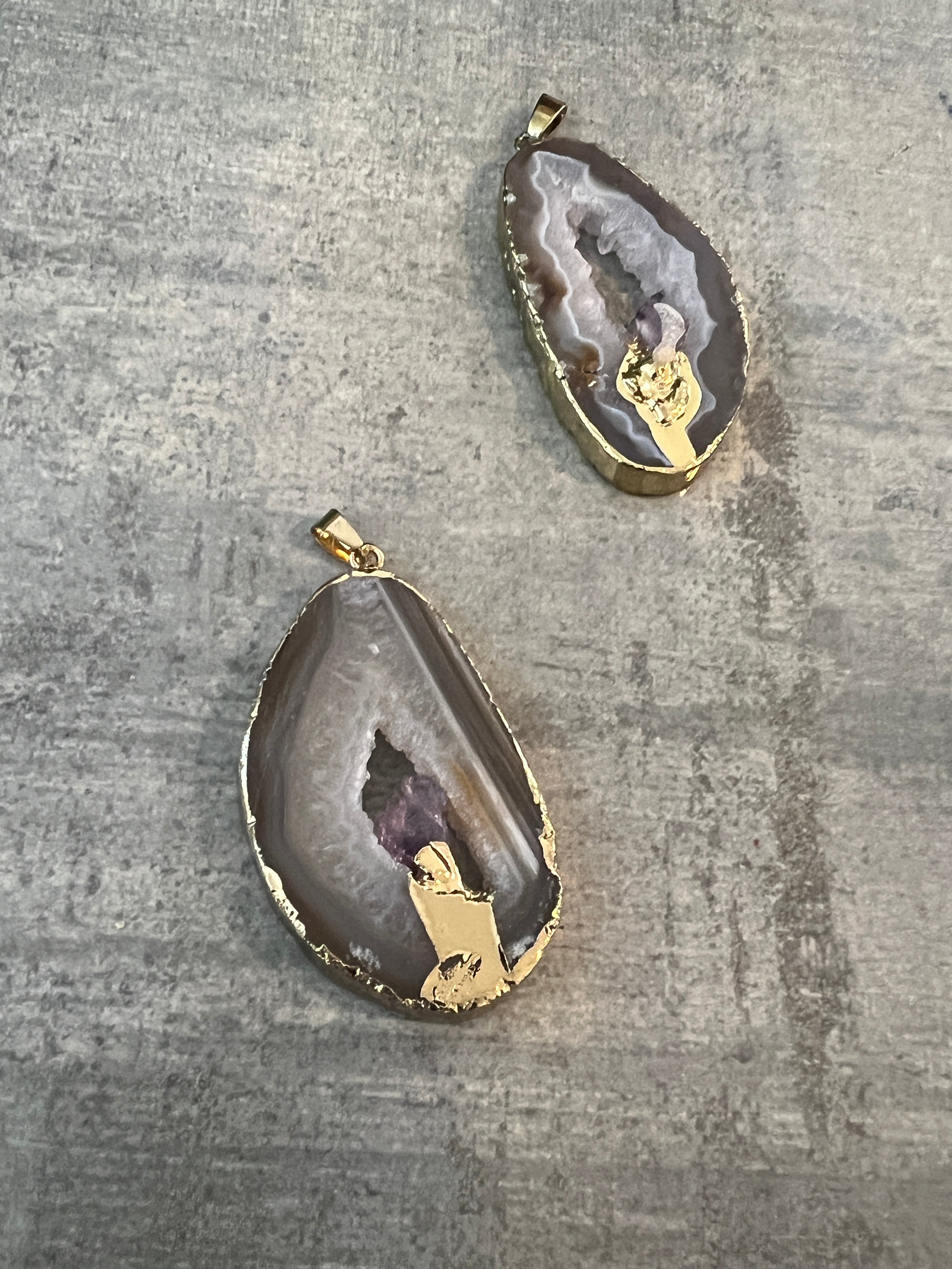 Irregular agate pendant with amethyst – Sun Beads Caguas