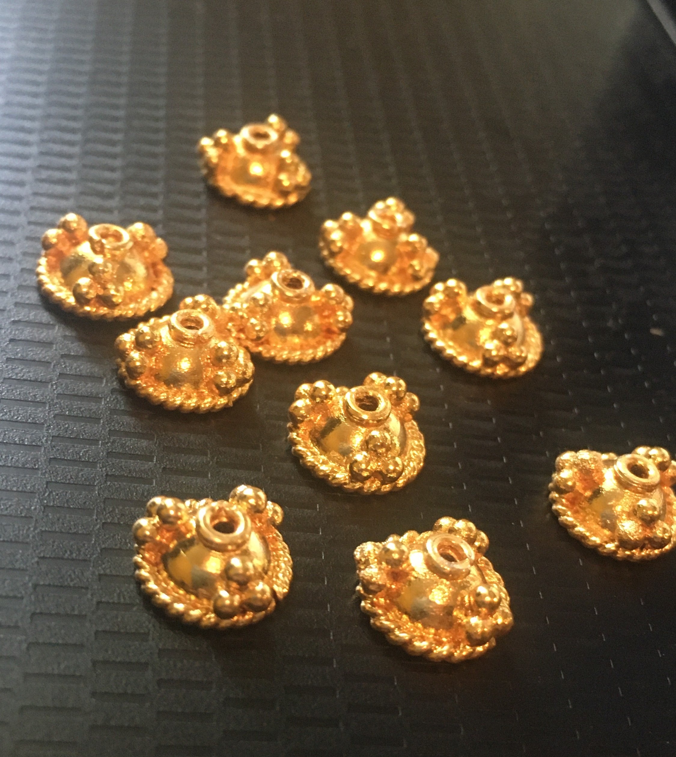 10mm cap with twist 3 dots qty 10 – Sun Beads Caguas