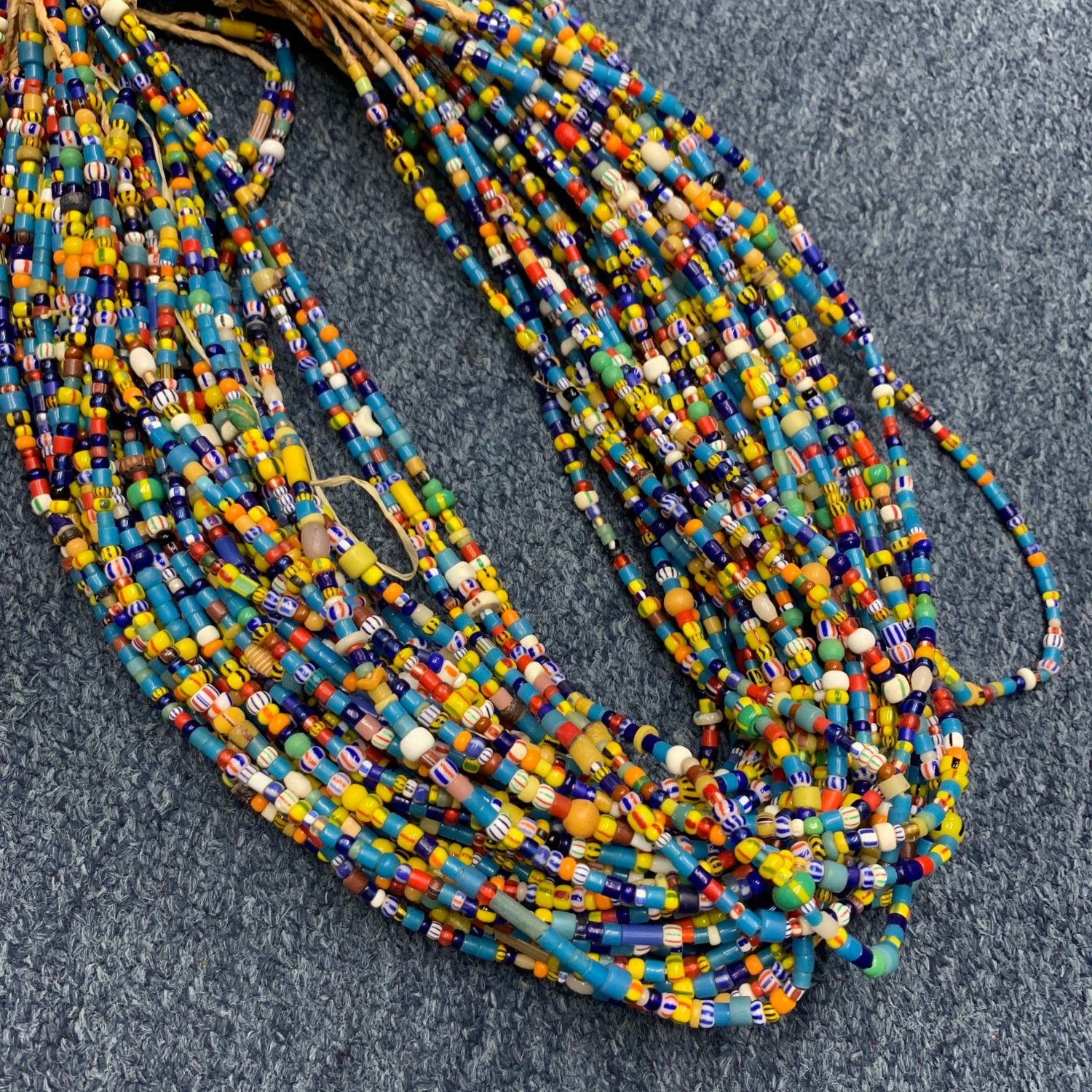 Mix strand with blue dominant 25 inches 20966 – Sun Beads Caguas