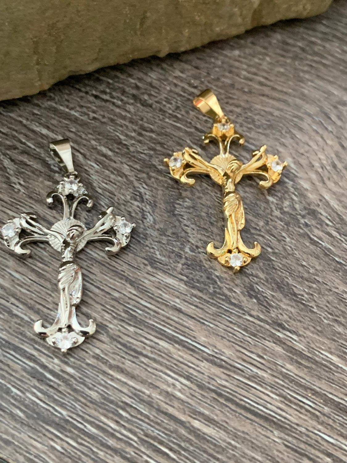 41mm Cross Pave Gold Filled Qty 1 / 20759 – Sun Beads Caguas