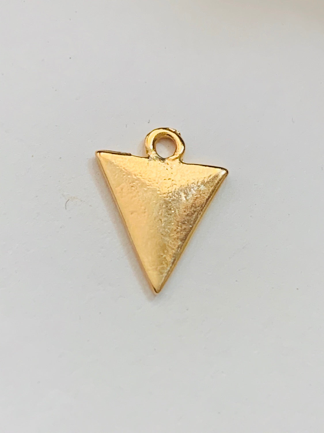 15mm Triangle Gold / Triangle-16216 – Sun Beads Caguas