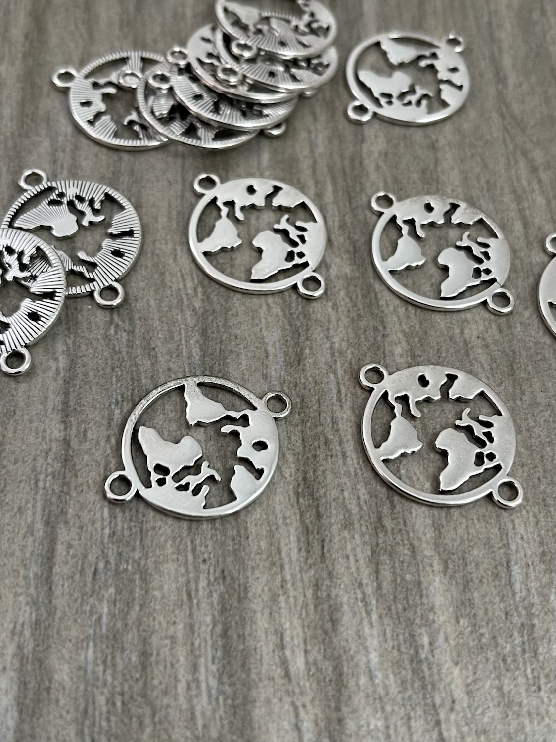 18mm World Connector qty1- 18154 – Sun Beads Caguas