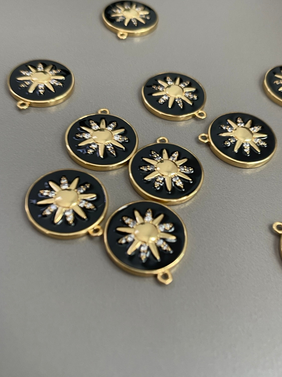 20mm Enamel Circle Sun Pendant Qty1-23404 – Sun Beads Caguas