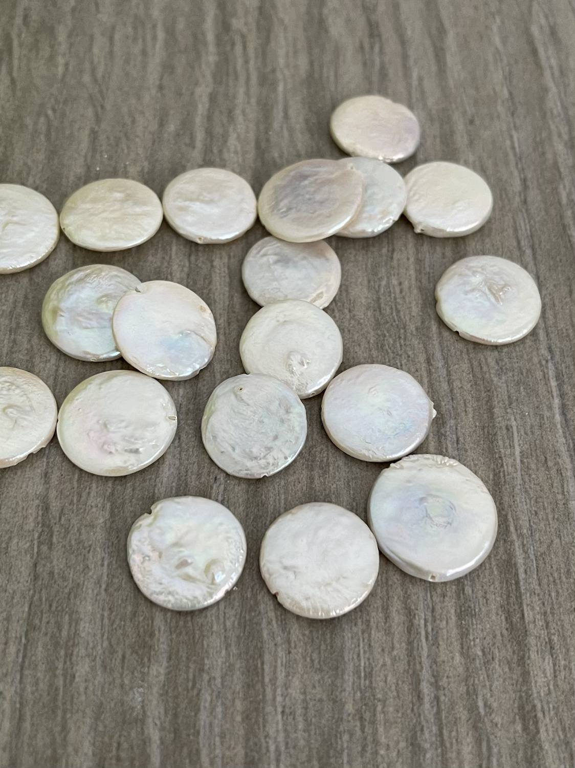 20mm Flat coin Freshwater 19552 – Sun Beads Caguas